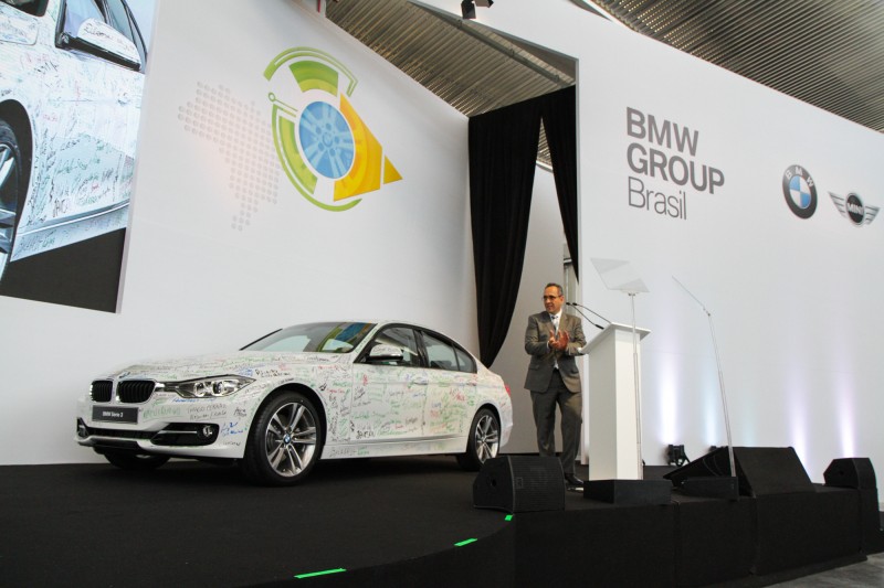 BMW Group produz primeiro veículo em sua fábrica de automóveis no ...